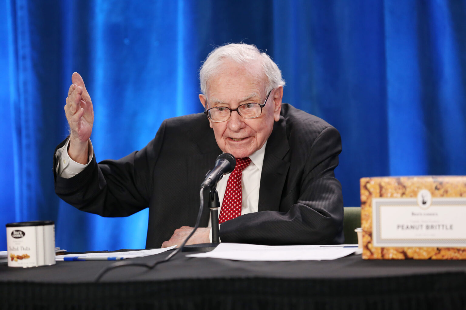 The Rise of Warren Buffett: How He Became a Billionaire - Martinos&Co.